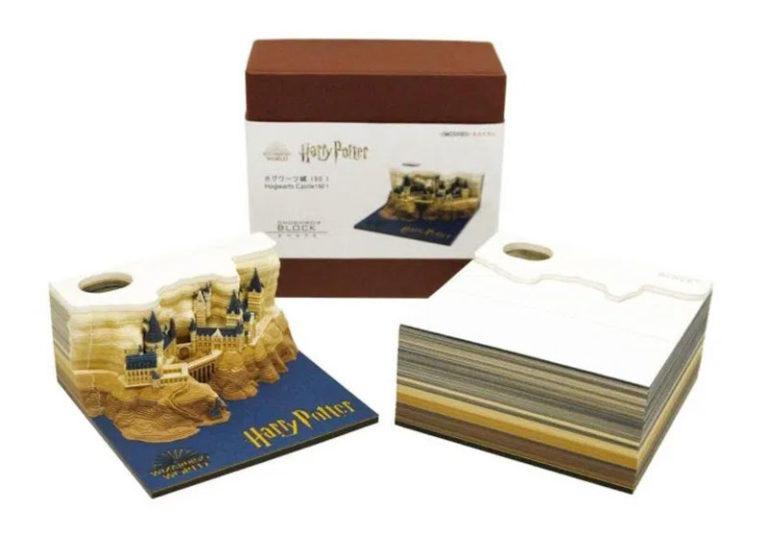 The Harry Potter Notepad That Reveals Poudlard's Castle As You Use It